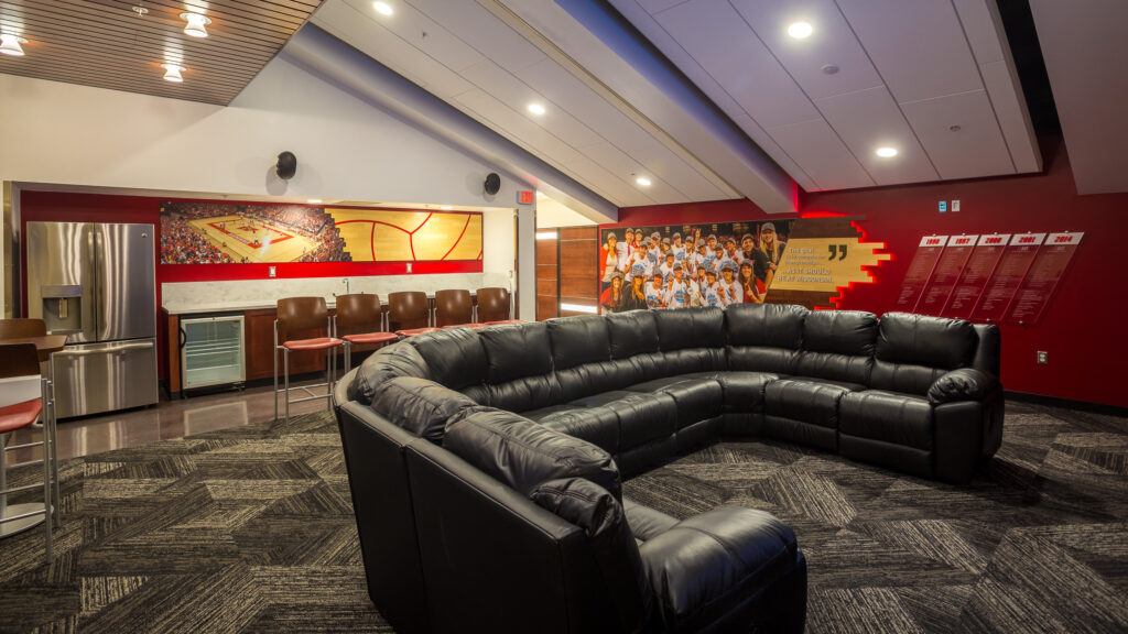 UW - Volleyball Locker Room - Thysse